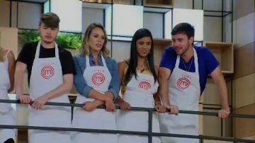 Victor faz versão MasterChef do hit Deu Onda