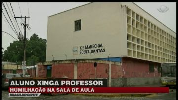 Aluno xinga professora dentro da sala de aula