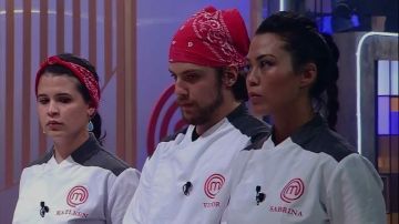 Chefs analisam massas e colocam Sabrina no mata-mata