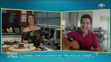 Catia conversa com Daniel