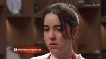 Larissa chora no MasterChef por causa de drink na eliminação
