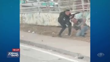 Agente do Bope protege homem durante tiroteio no Rio | Band Notícias
